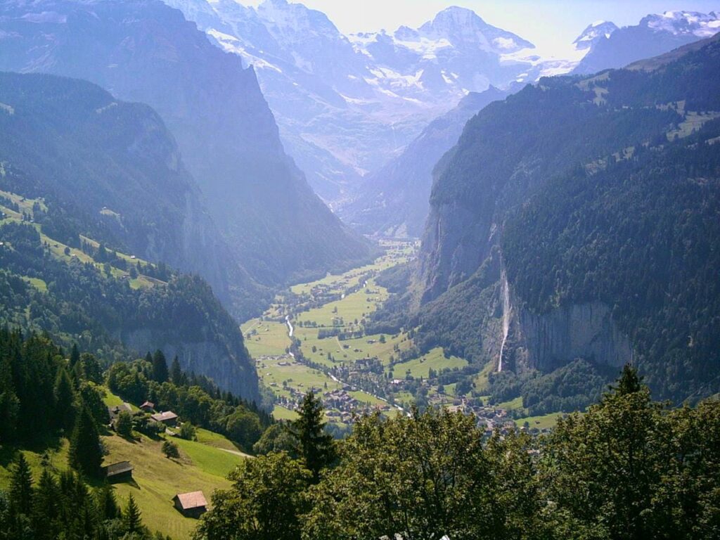 Visit the Elf Valley of Lauterbrunnen that became Rivendell in Tolkien ...